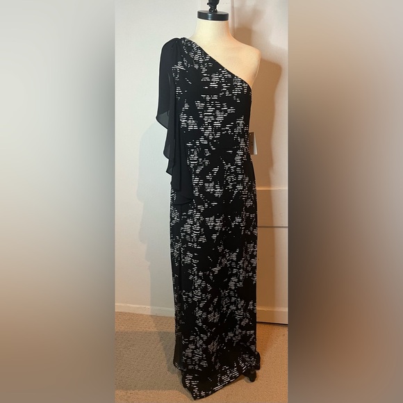 Halston Heritage | Dresses | Halston Black White Floral One Shoulder ...